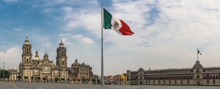Cuánto mide el zócalo?】