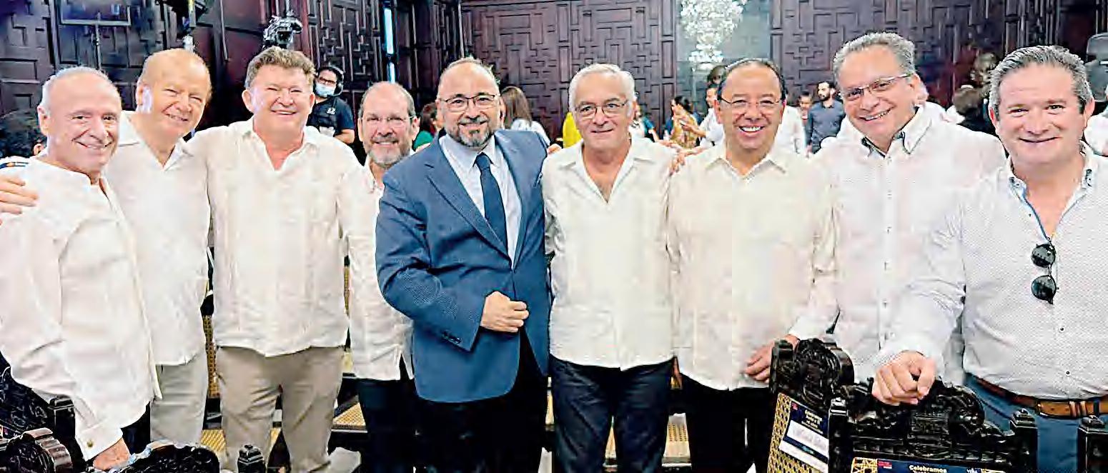 ¿Cuánto mide Joaquín Cosío?