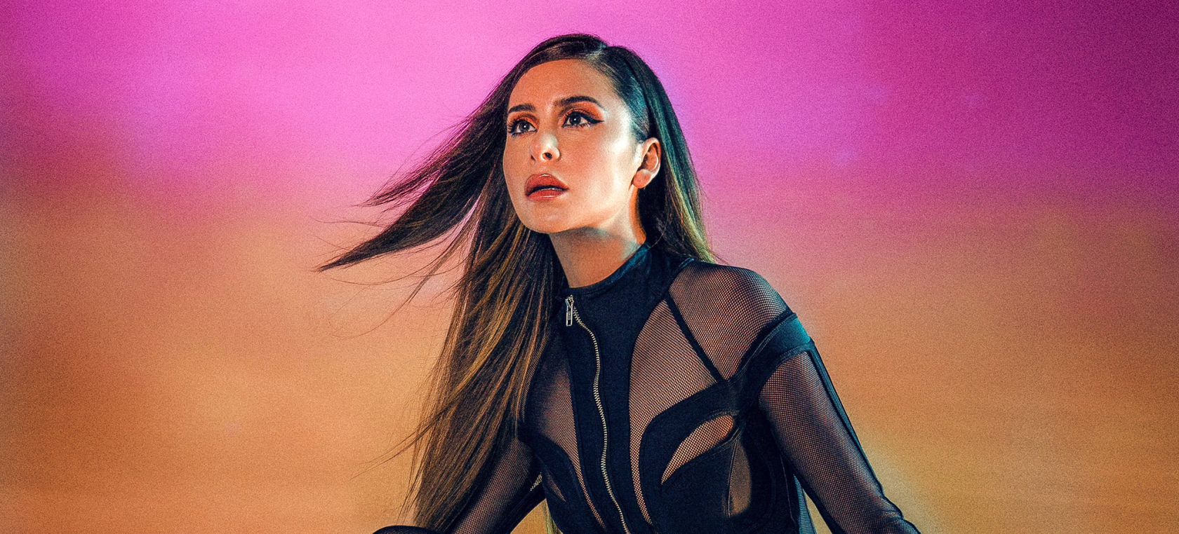 Cuánto mide Mon Laferte?】